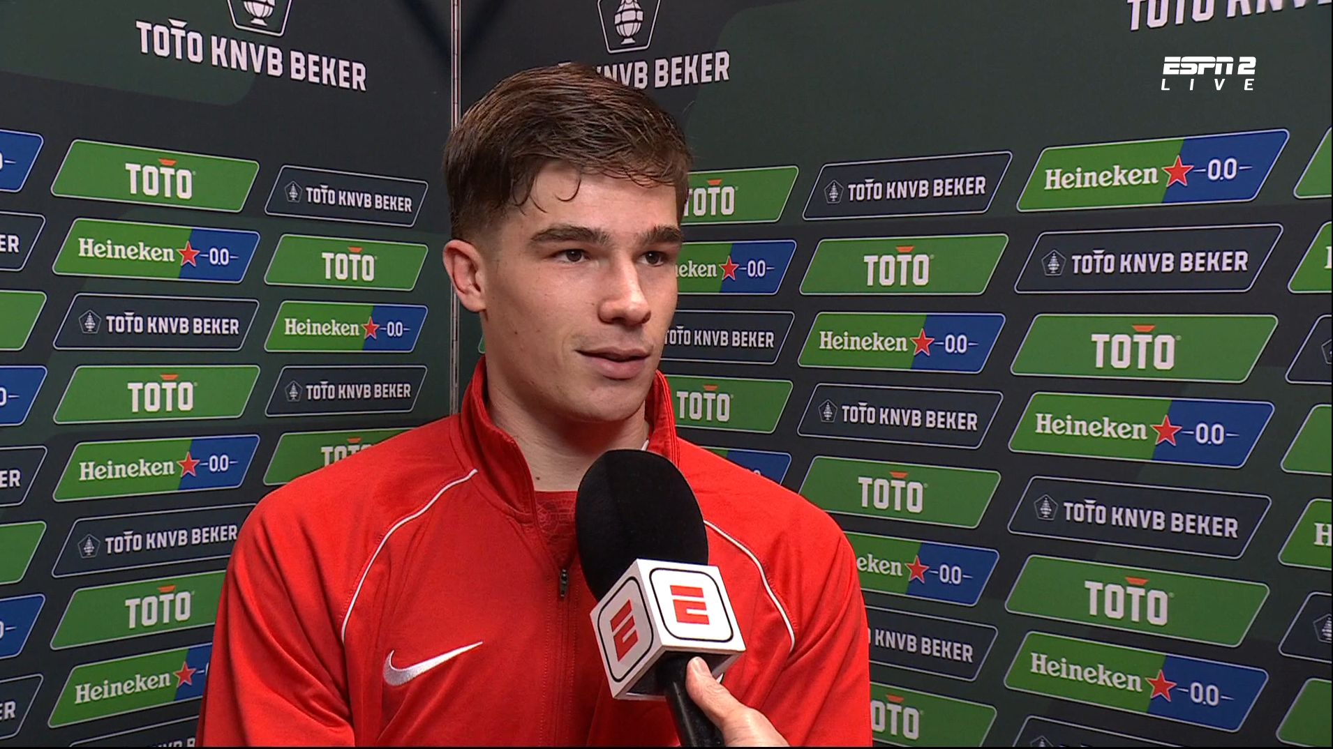 Wouter Goes geconfronteerd met 'rare' actie van Ajax-spits Brian Brobbey: 'Ik lach erom ...